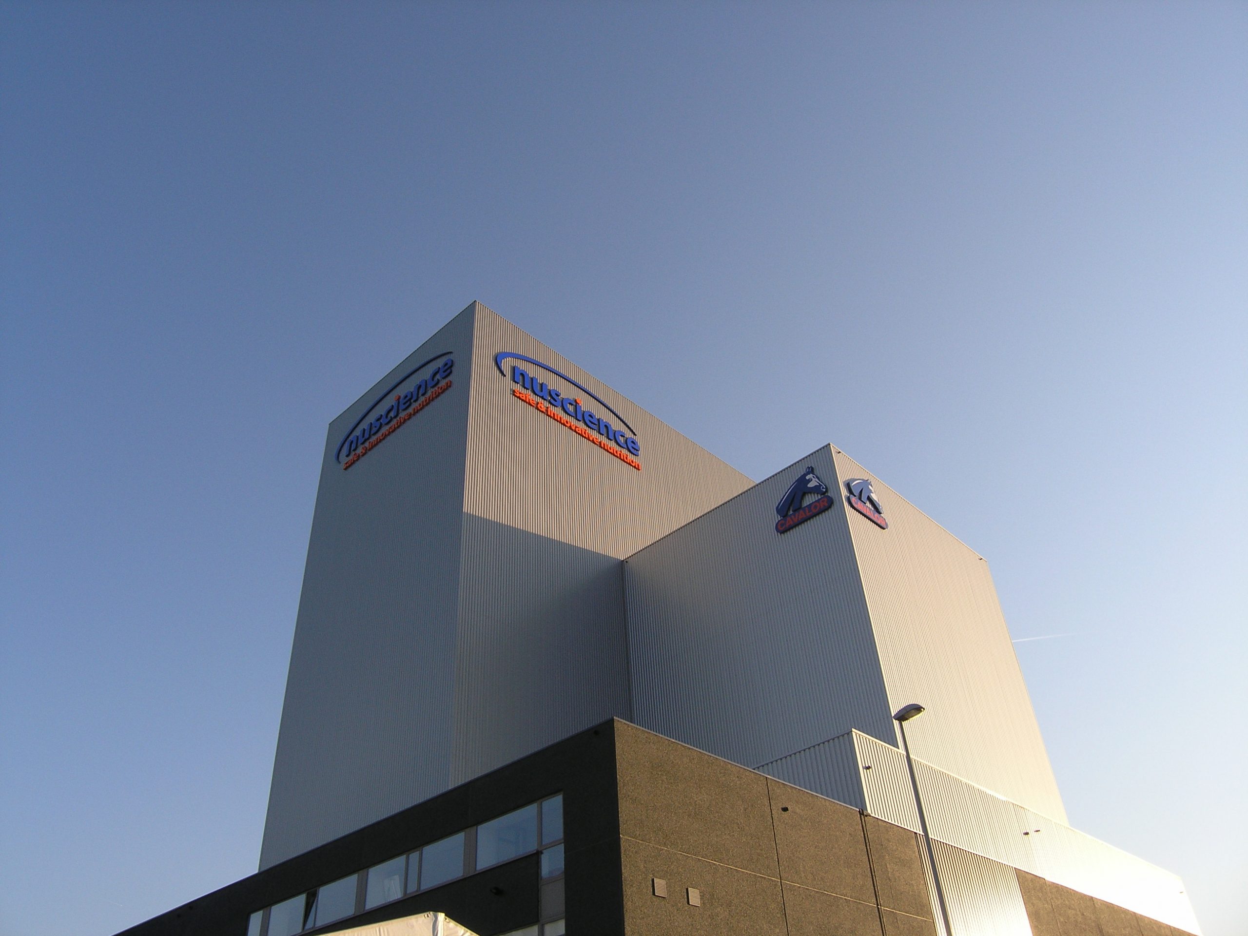 Nieuwe Nuscience-fabriek in Drongen geopend - Varkensbedrijf.be